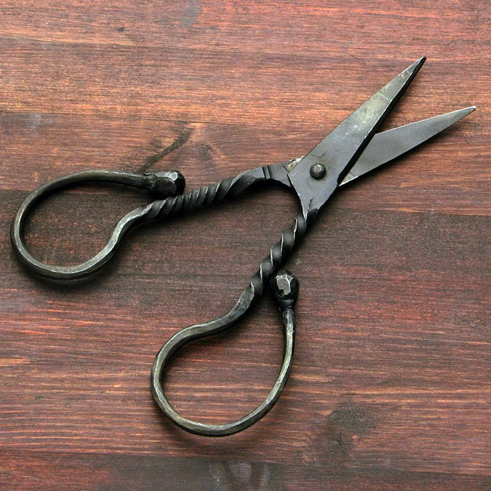 Retro Forged Twisted Iron Scissors - Costumes and Collectibles